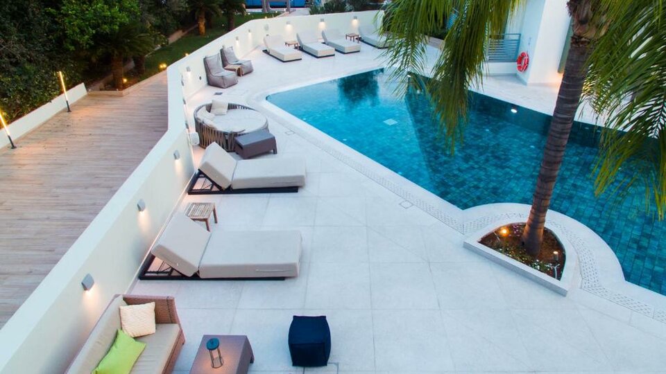 Flisvos Royal Hotel and Suites