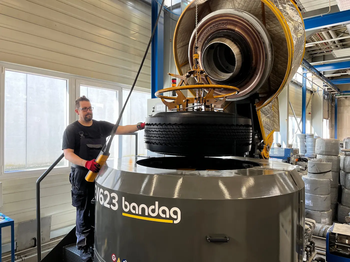 Bandag raises the level of sustainable tyre retreading